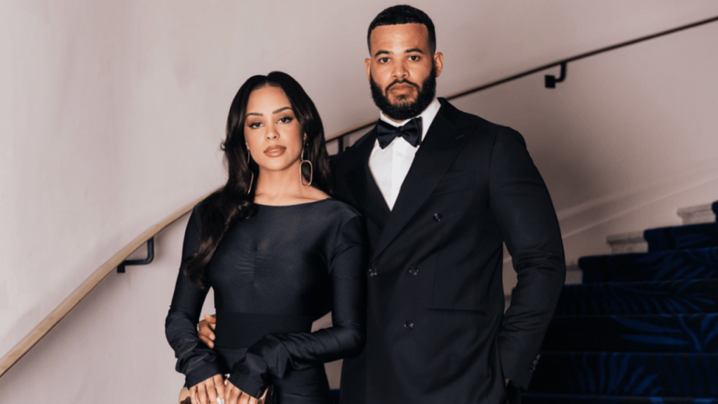 TikToker Desmond Scott caught in steamy bar makeout days after Kristy ...