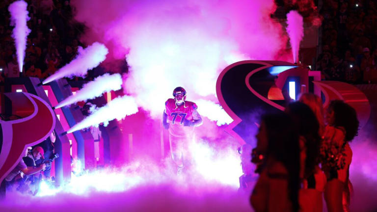 Former Pro Bowler, ex-Patriots tackle misses Texans practice due to injury