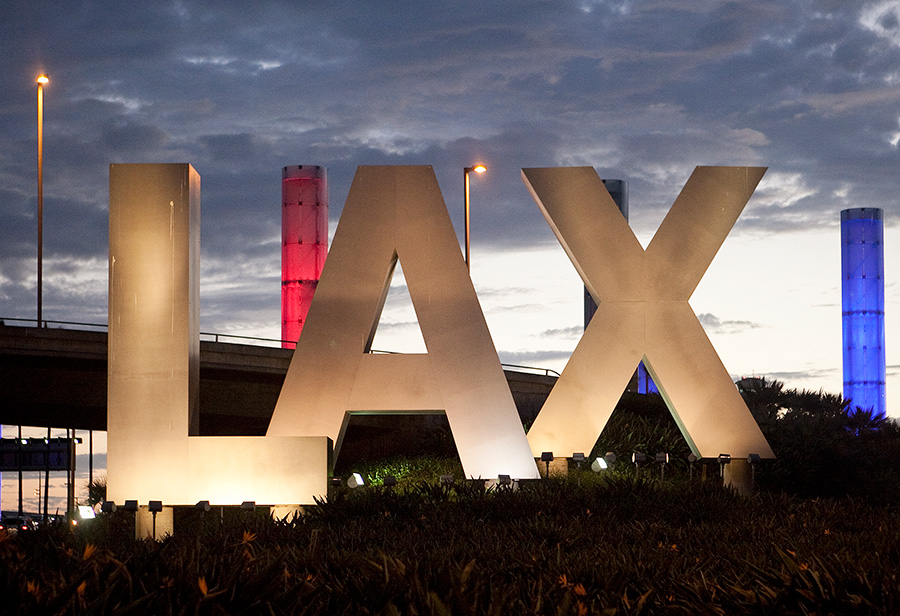 LAX removes iconic pylons