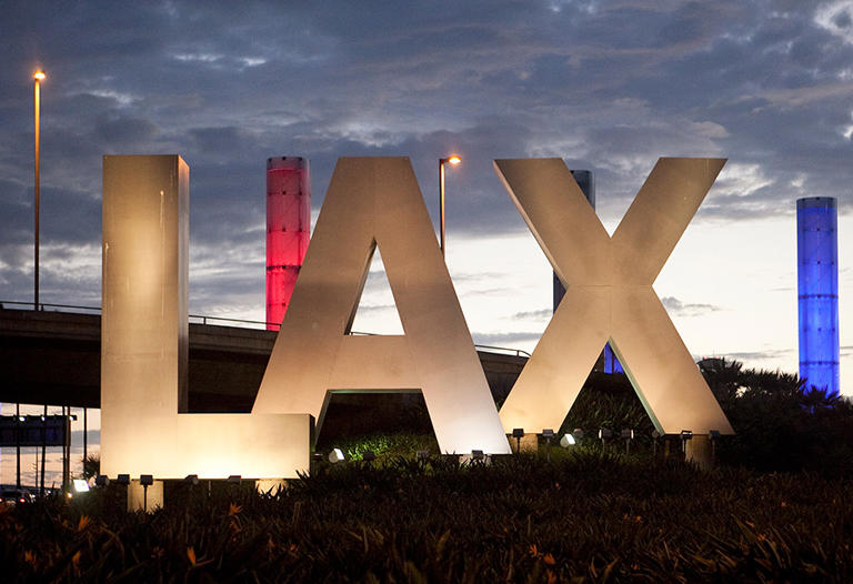 LAX removes iconic pylons