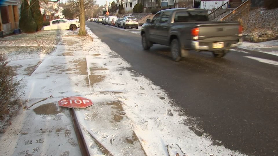 Pittsburgh woman accused of DUI, crashing while 4 children were inside car