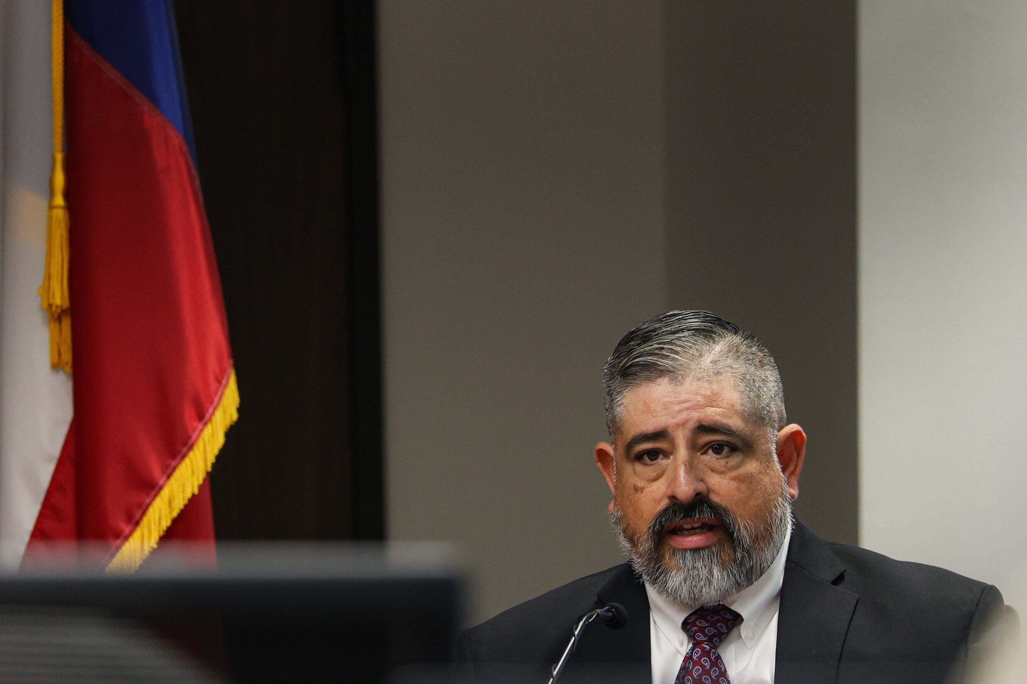 Former Uvalde cop's defense brings up other officer who had opportunity ...