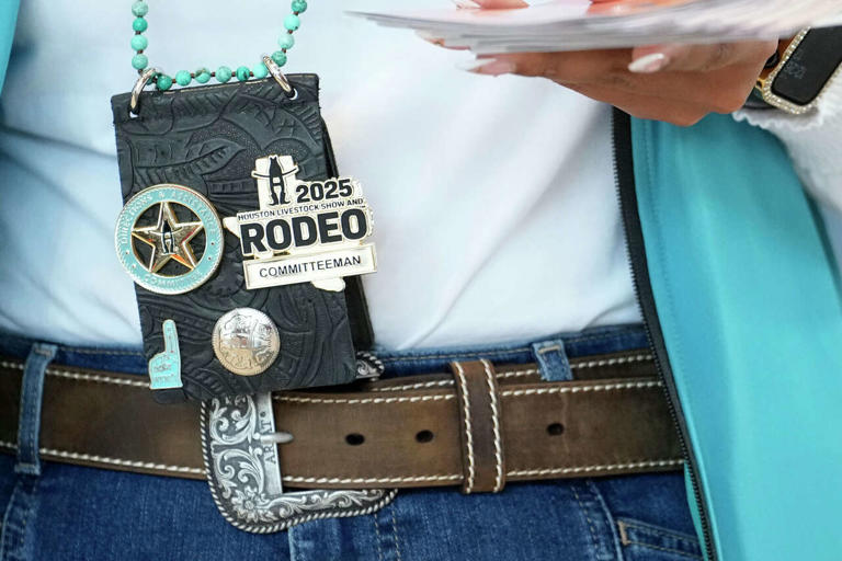 Volunteer spots are nearly full for the Houston rodeo, but these ...