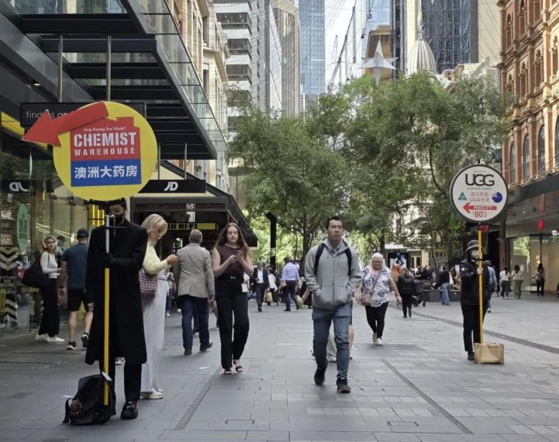 Thanh niên Trung Quốc xuất ngoại tìm việc làm