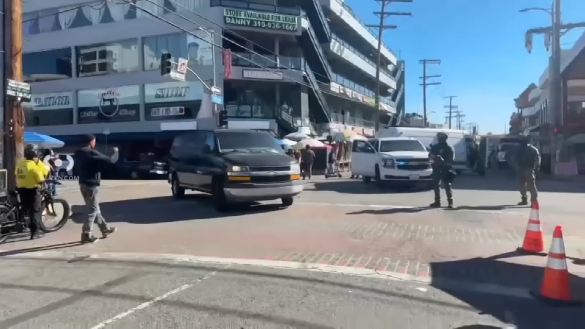 Reportan operativo migratorio en el Distrito de la Moda de Los Ángeles