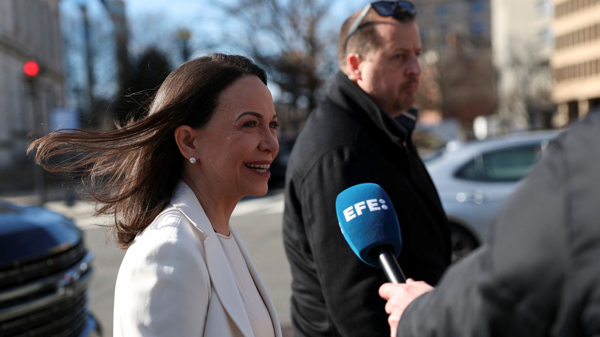 María Corina Machado übergibt Donald Trump ihre Friedensnobelpreismedaille