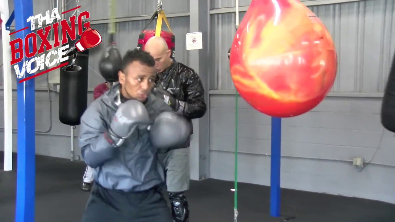 Oscar Negrete goes in on the aqua bag, back to work!