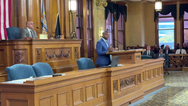 Questions over pay raises for Milwaukee mayor, Common Council members