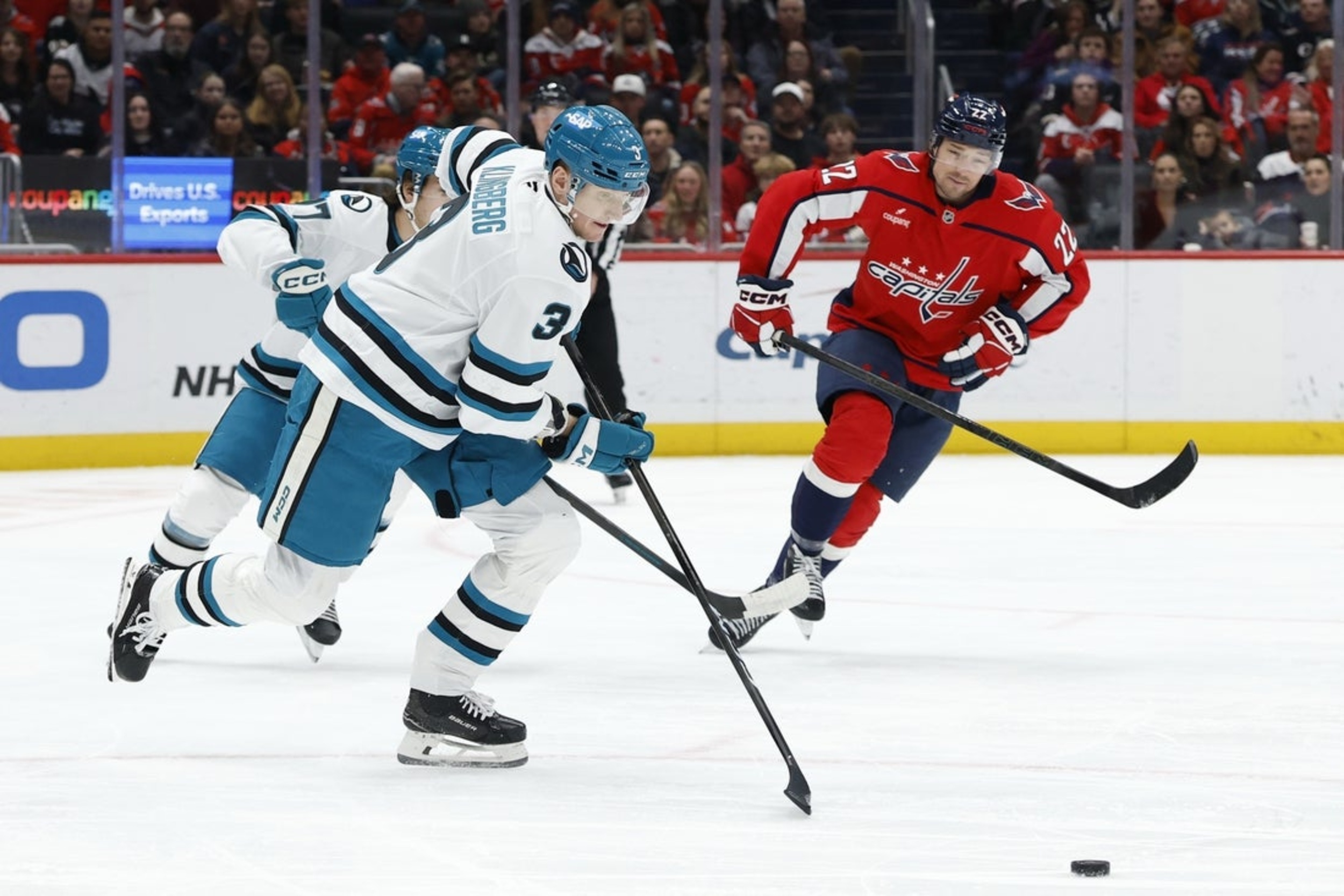 Three-goal second period powers Sharks past Capitals