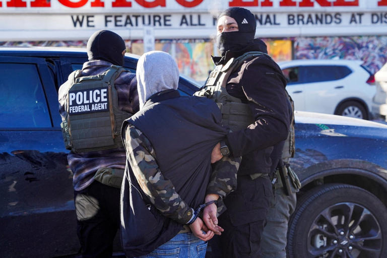 US citizen sues after feds wouldn’t let him go after seeing passport