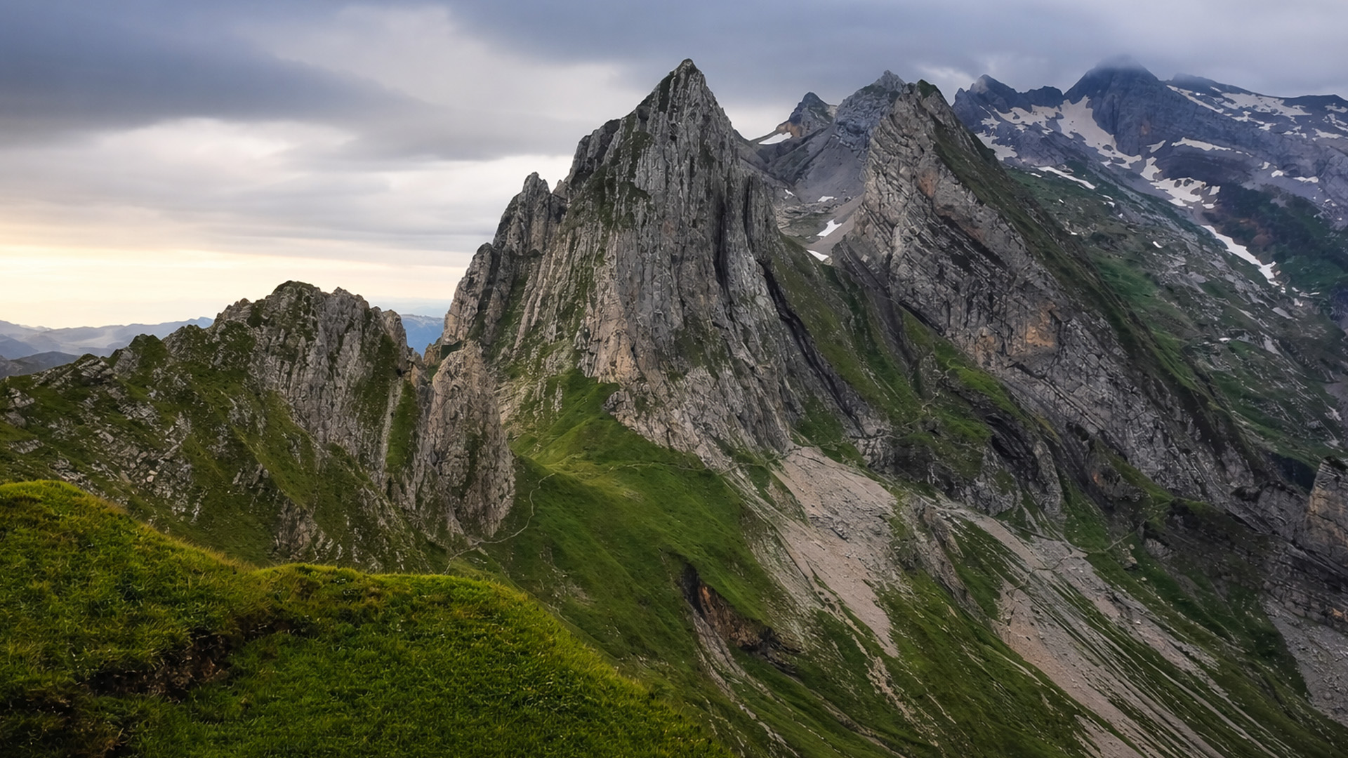 Why do hikers love this place?