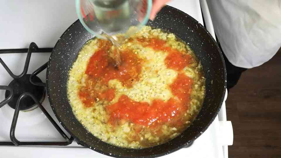 Spanish baked fish with potatoes: An insanely delicious baked fish recipe