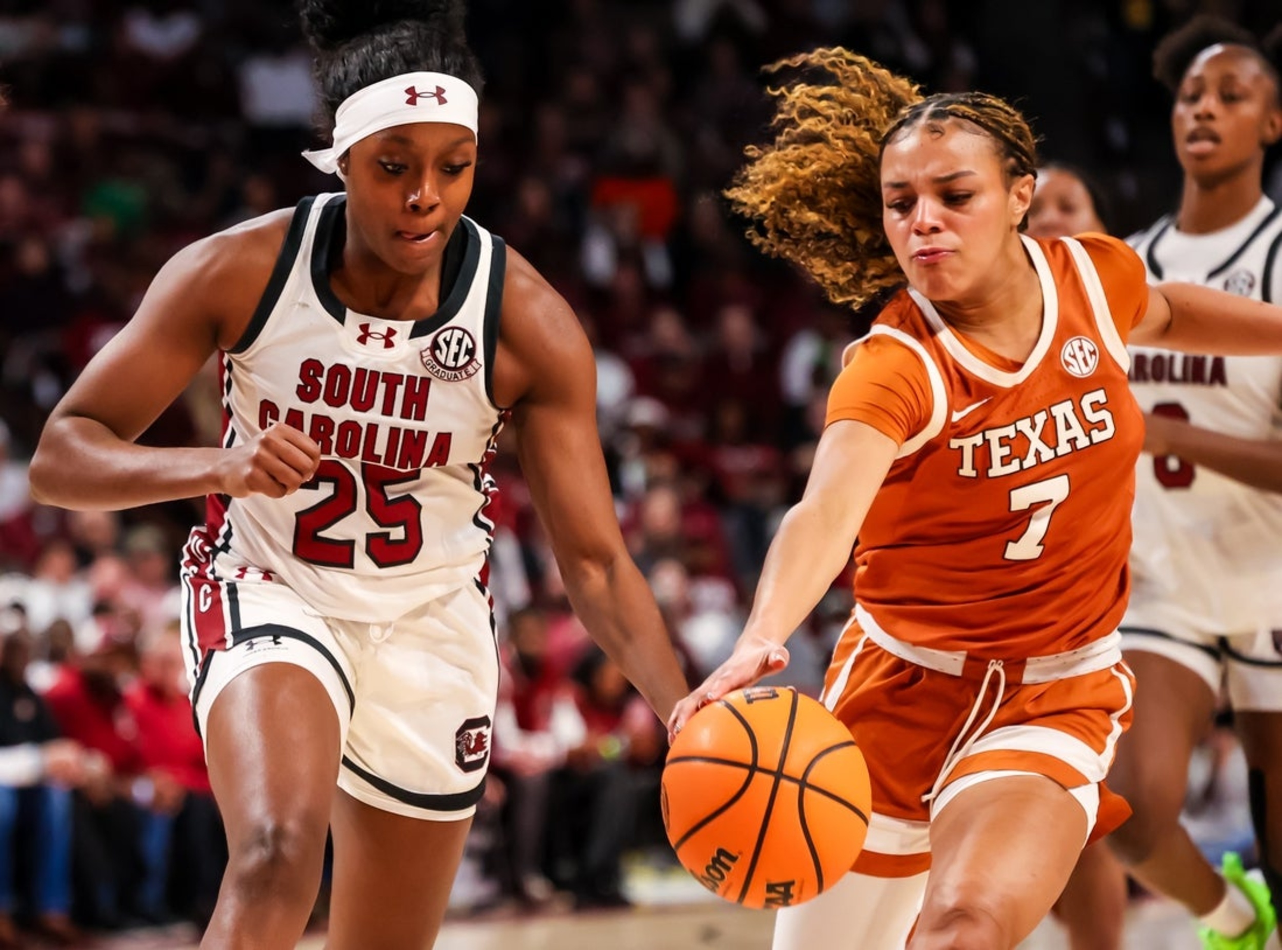 No. 2 South Carolina edges No. 4 Texas, maintains SEC superiority