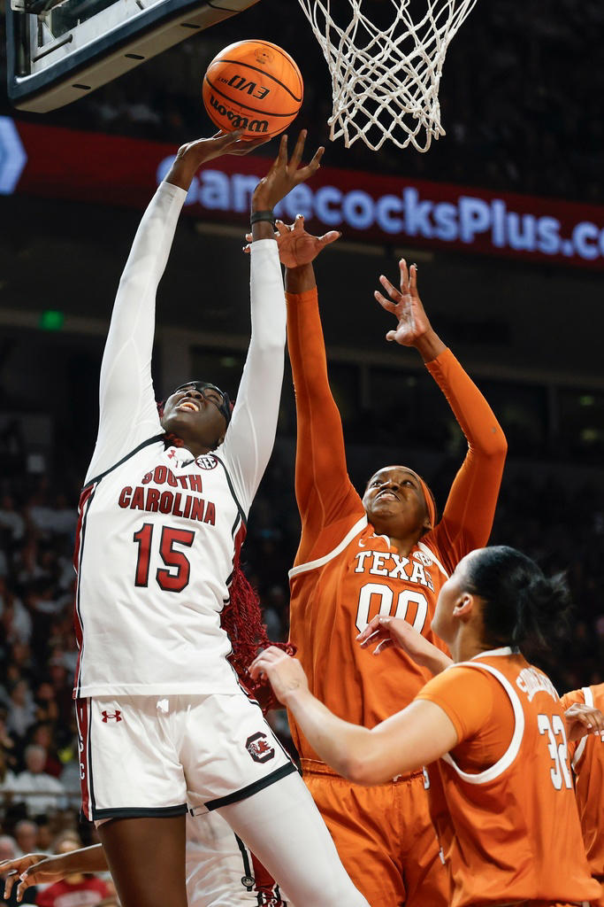 No. 2 South Carolina women beat No. 4 Texas 68-65 to avenge only loss