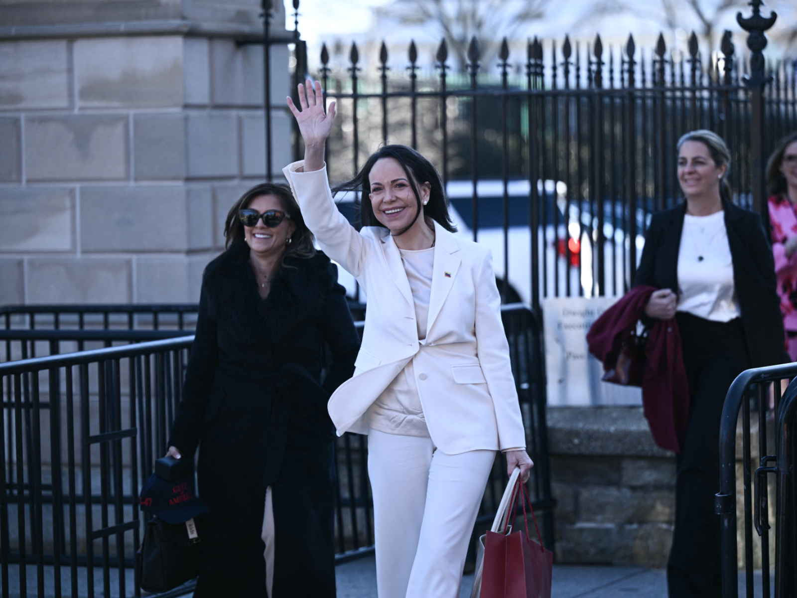 Machado überreichte Trump Friedensnobelpreis-Medaille