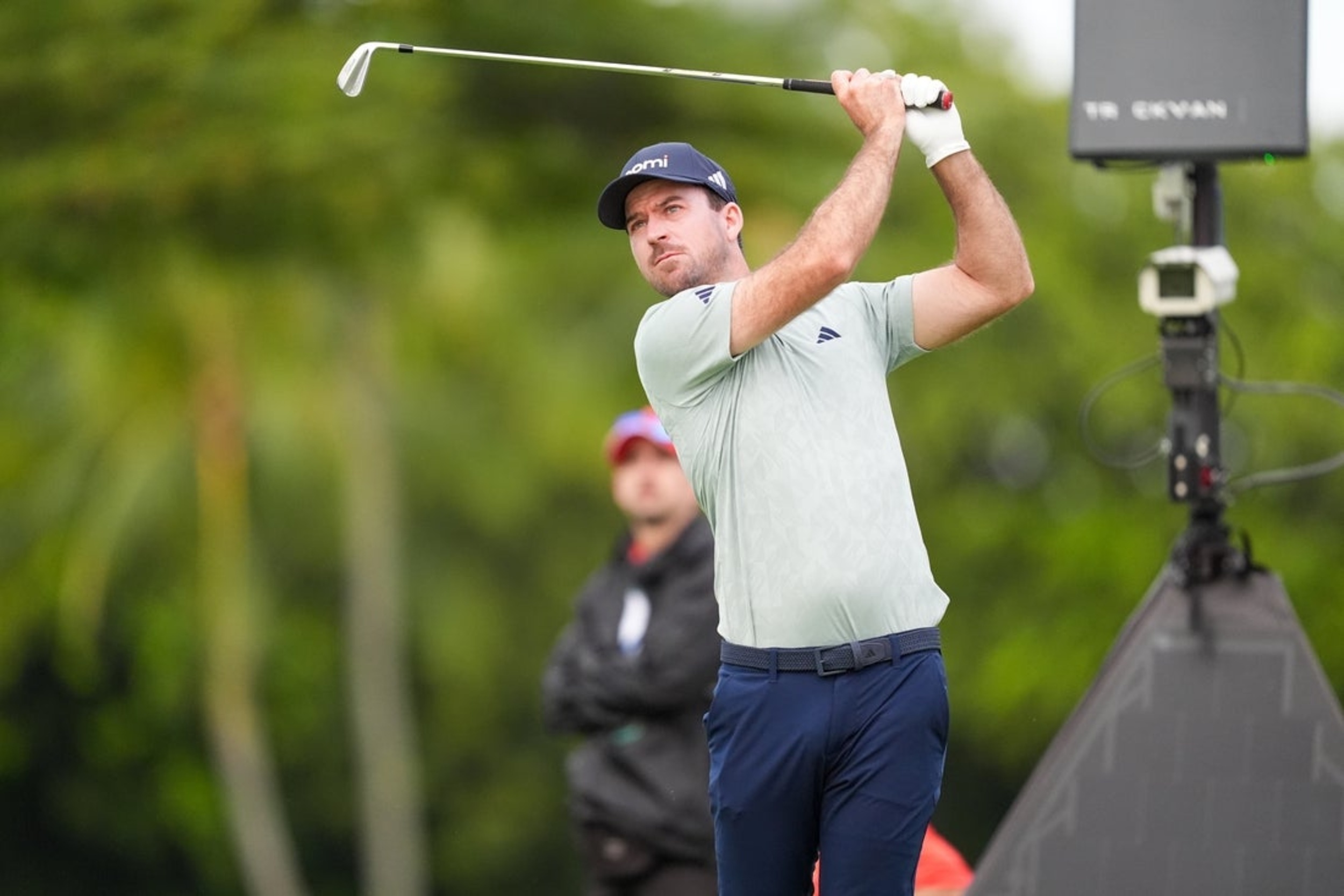 Defending champ Nick Taylor tied for Sony Open lead
