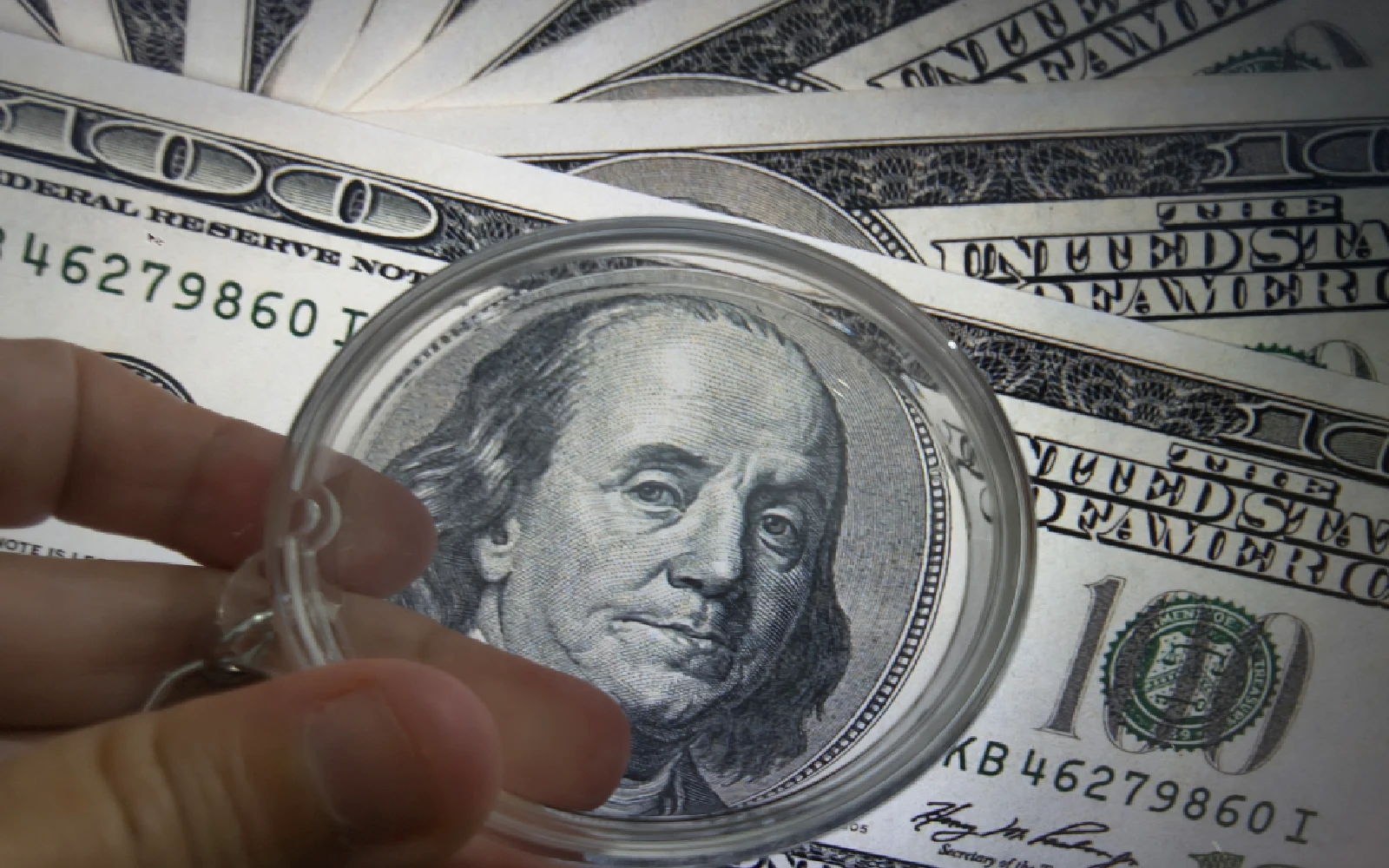 Dollar set for third weekly gain as strong data keeps Fed rate cuts at bay