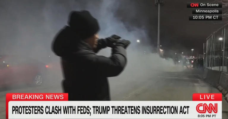Federal agents fire tear gas in direction of CNN reporter: 'Wow, this ...