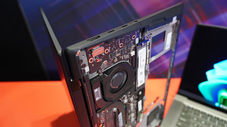 Lenovo showed me its new ThinkPad X1 Carbon, and this year's upgrades ...