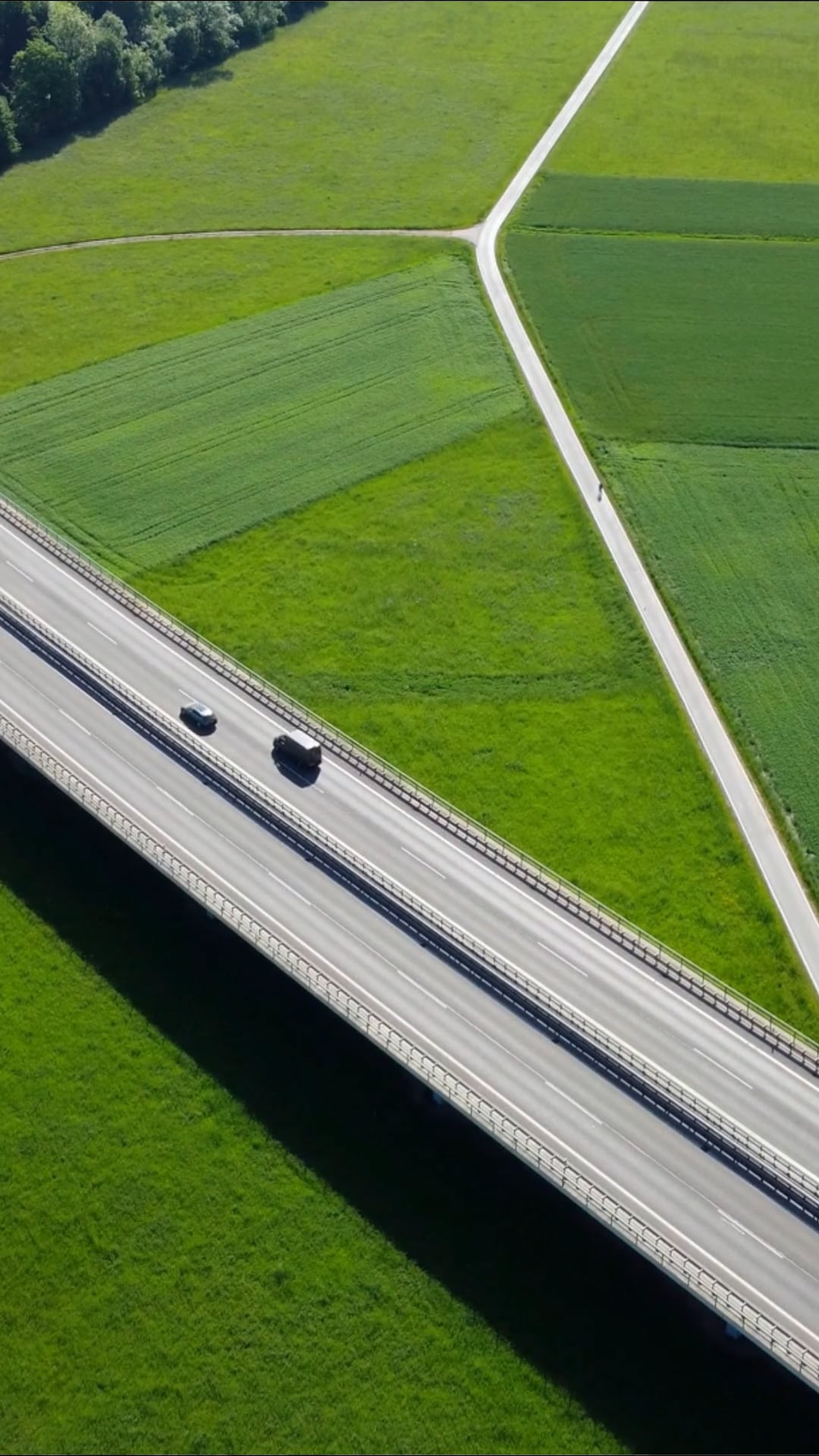 Jalan tol Jerman (Autobahn): pemandangan jalan tanpa batas kecepatan ...