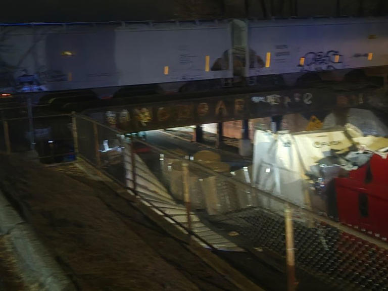 Jackson Street closed in Holyoke after tractor-trailer crash