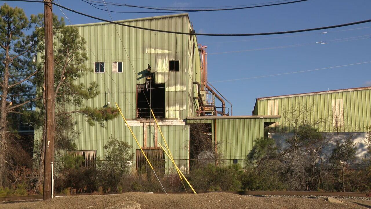 Officials still determining air quality after chemical fire in Forest Park