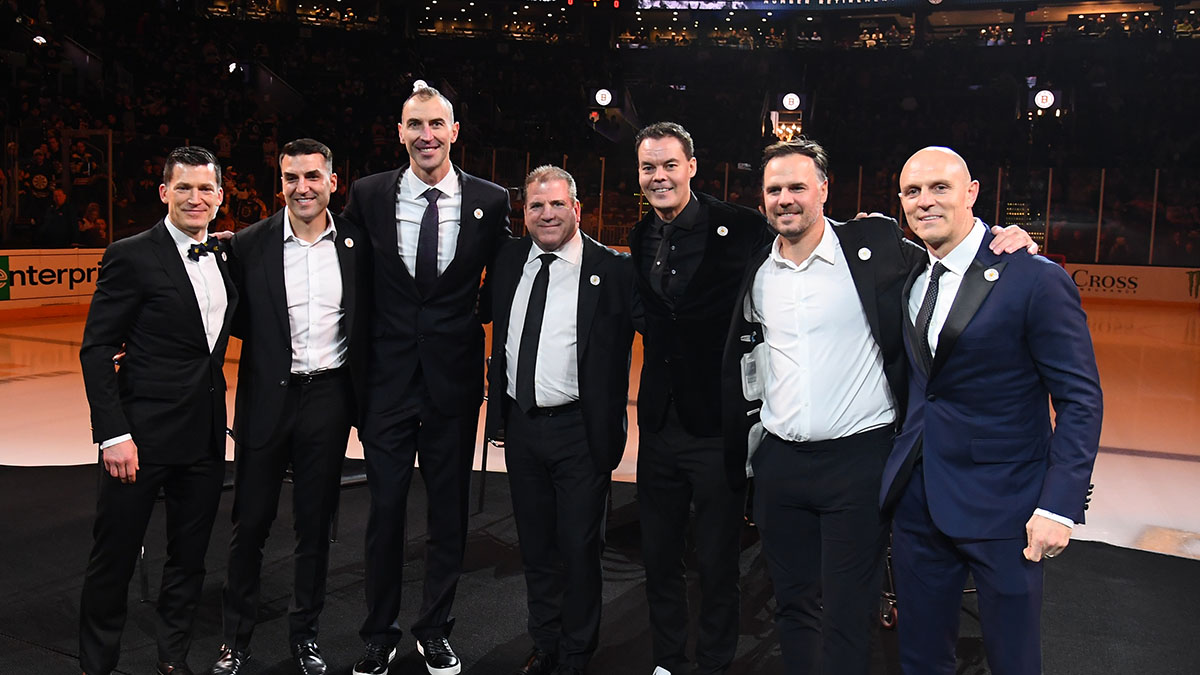 2011 Stanley Cup champion Bruins play special part in Chara's ceremony