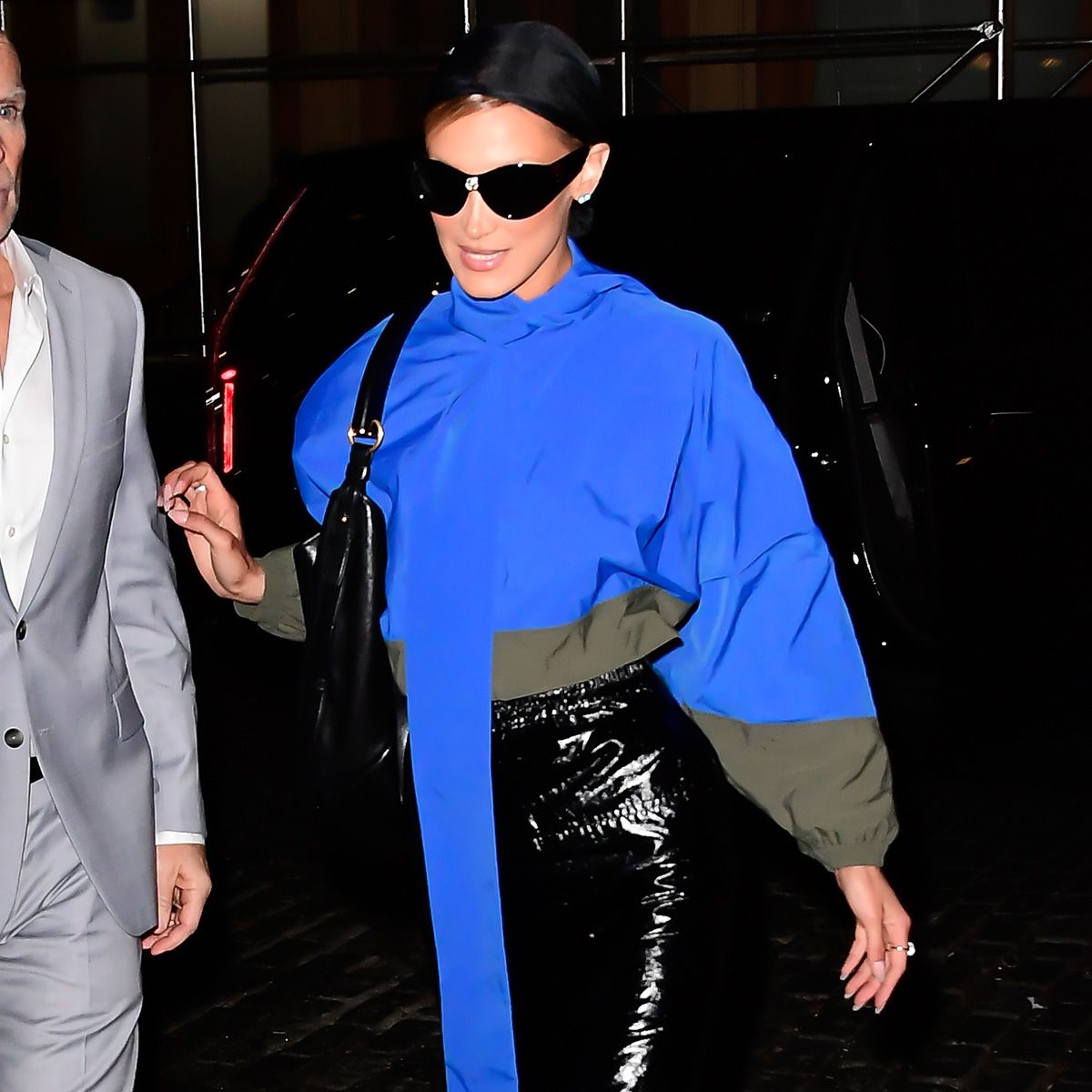 Bella Hadid made this winter basic look so rich by wearing it with this ...