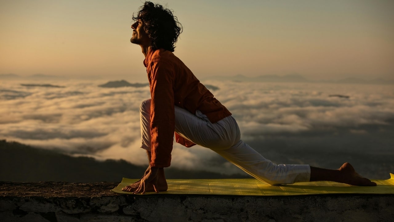 8 YOGA POSES AND WALKS TO BOOST IMMUNITY AND COMBAT ILLNESSES IN WINTERS