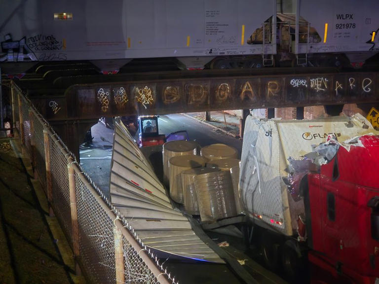 Jackson Street closed in Holyoke after tractor-trailer crash