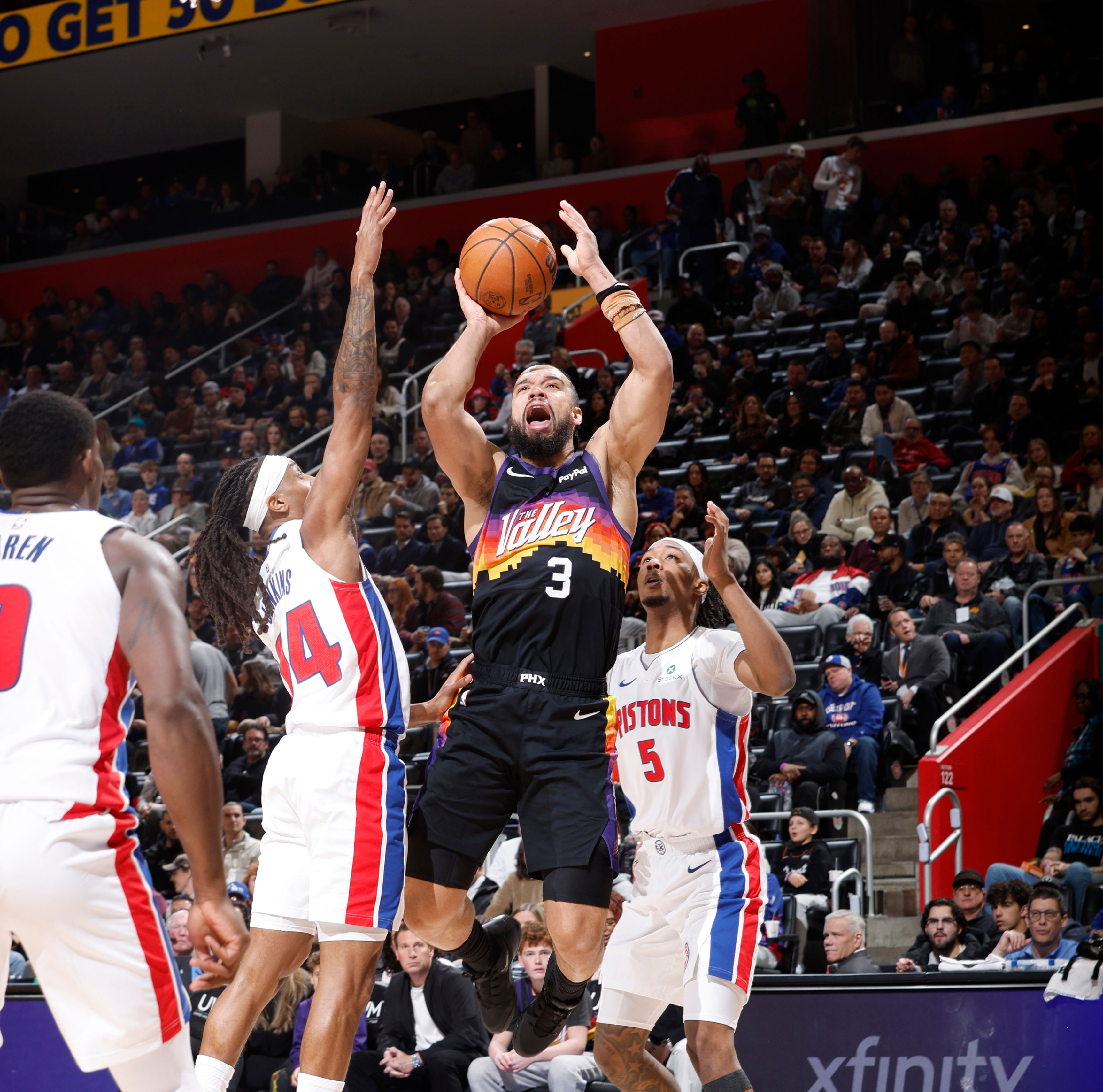 The Devin Booker-less Suns fight, but fall late to the Detroit Pistons ...