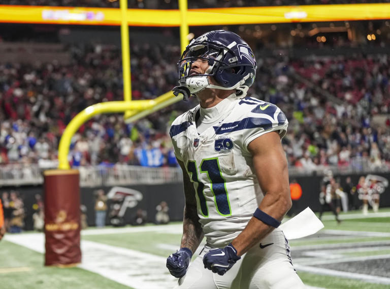 DraftKings lineup advice and sleepers for divisional round Saturday DFS