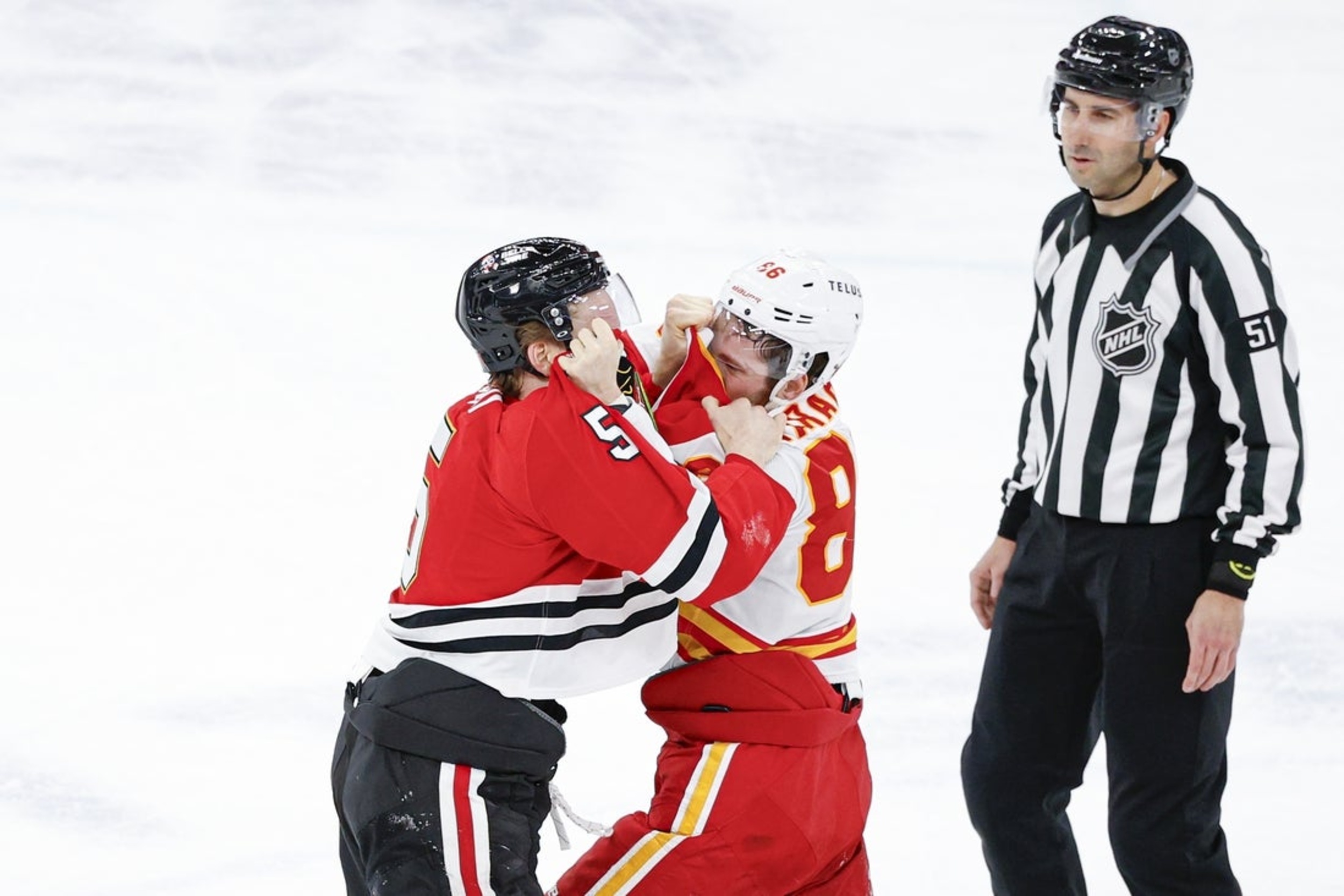 Early special-teams goals propel Flames past Blackhawks
