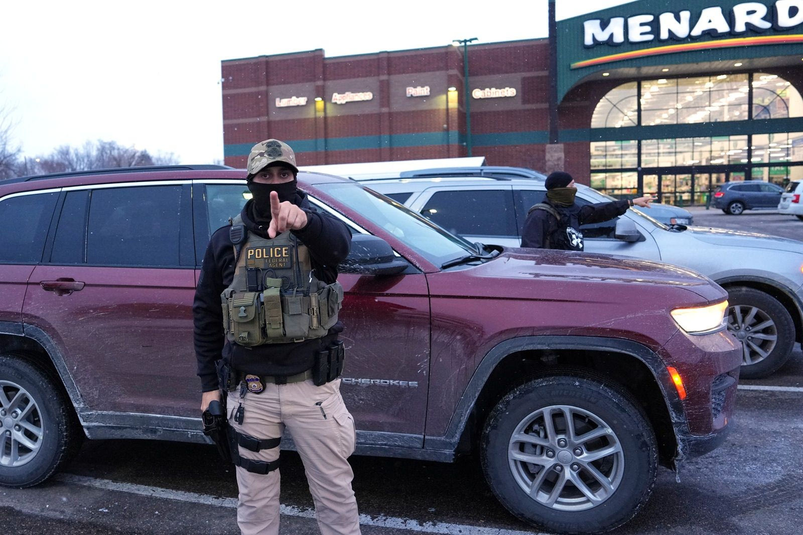 Η κυβέρνηση Τραμπ επιστρατεύει τον Uncle Sam και άλλες ακροδεξιές ...