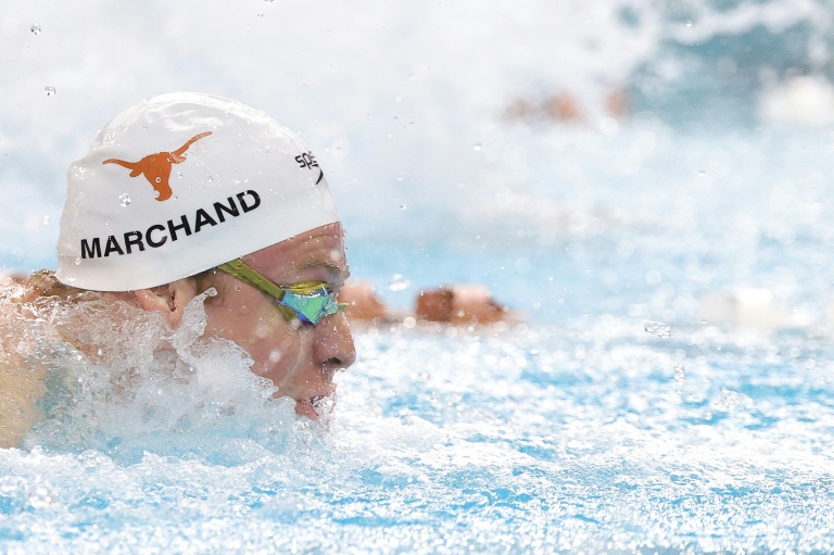 McIntosh y Marchand se lucen en pruebas combinadas de natación en Texas