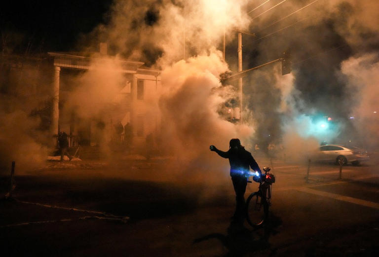 FBI offering $100K reward after ICE vehicles vandalized by destructive ...