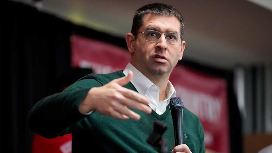 Cincinnati Reds make 3-way trade with Angels and Rays