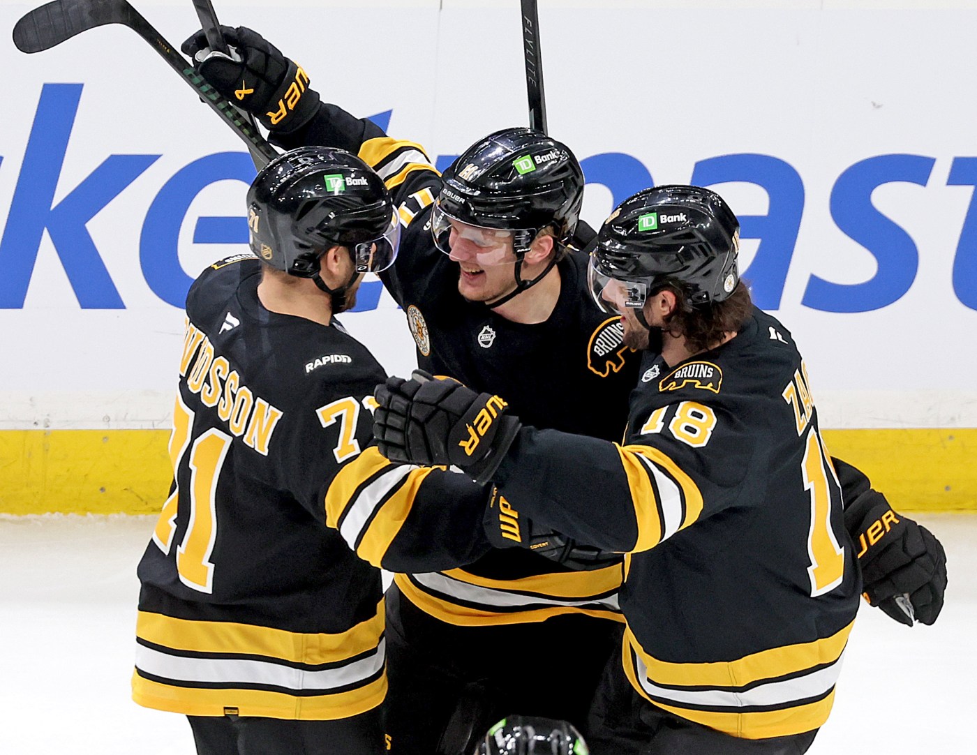 On Zdeno Chara’s big night, Bruins play their part