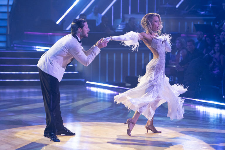 'DWTS' star announces launch of new YouTube show