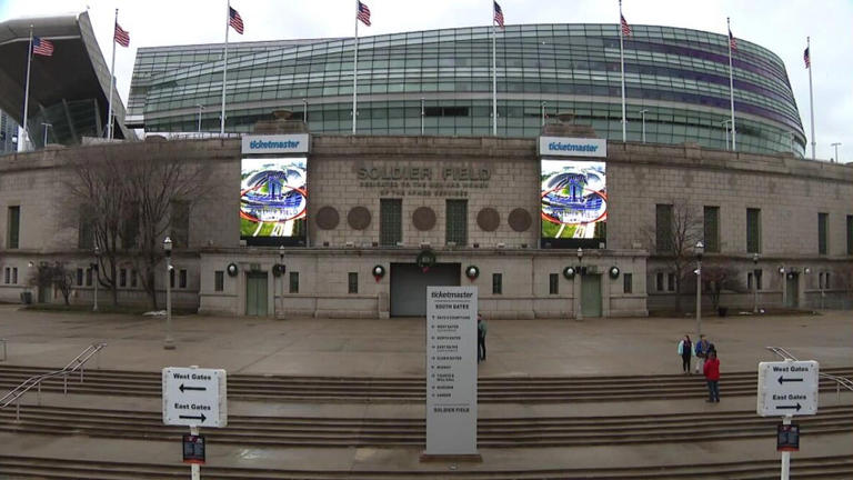 Fans prepare to cheer on Bears at frigid Soldier Field for playoff ...