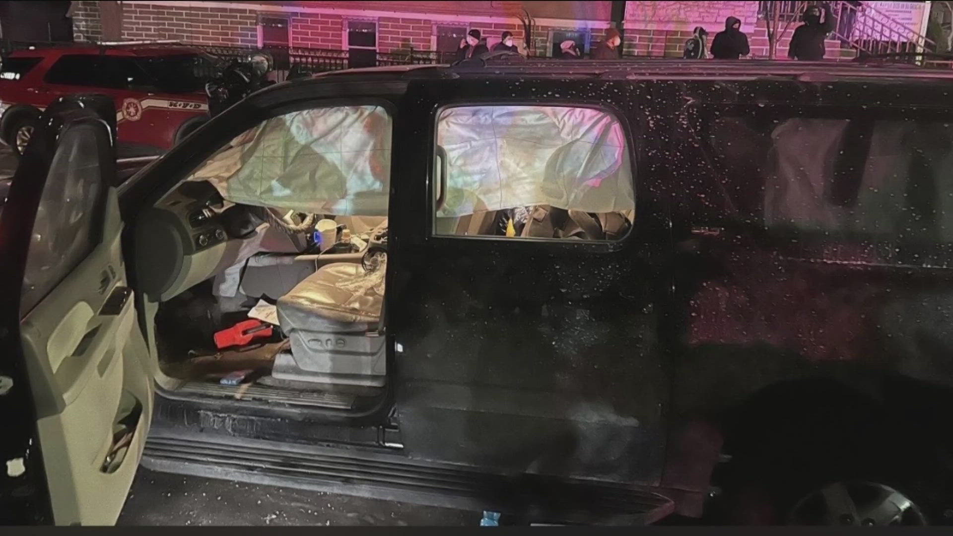 Minneapolis family says ICE threw flashbangs, tear gas near and under ...