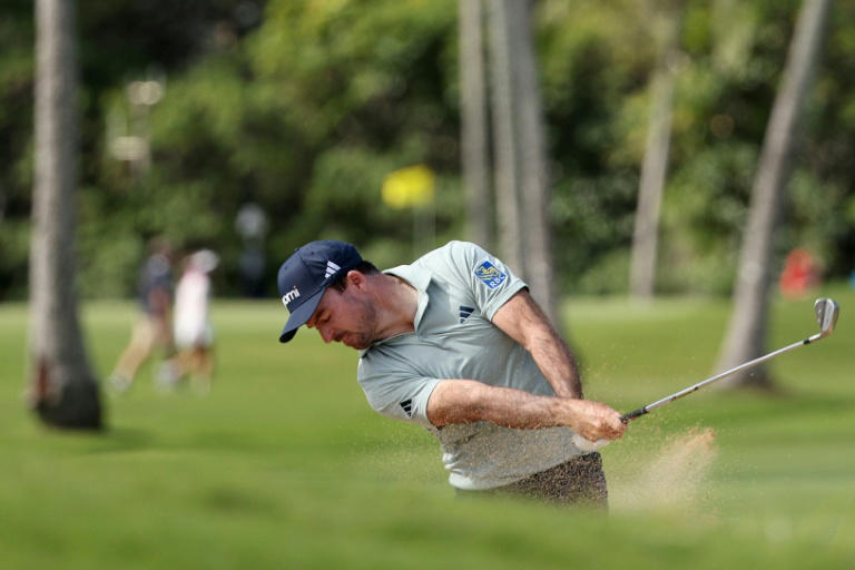 Defending champ Nick Taylor tied for lead at Sony Open
