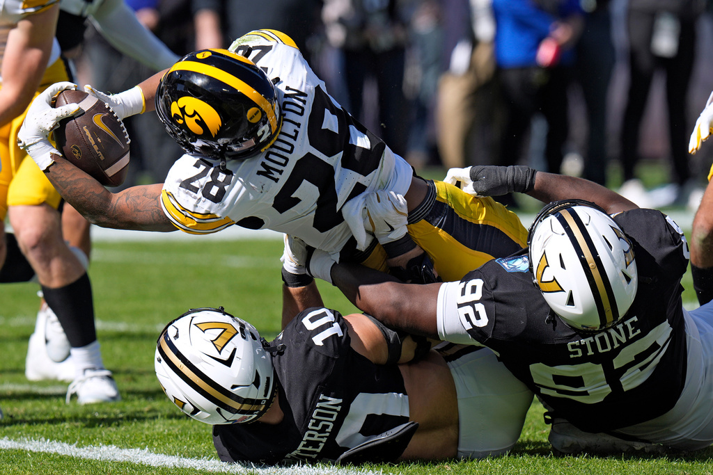 Federal judge denies injunction for college football players seeking to ...