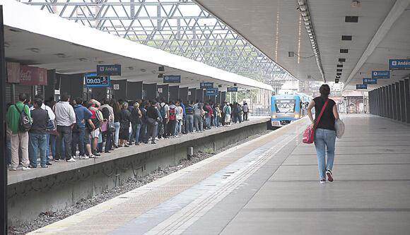 Urgente, usuarios del Tren Sarmiento: Una estación clave cambia su ...