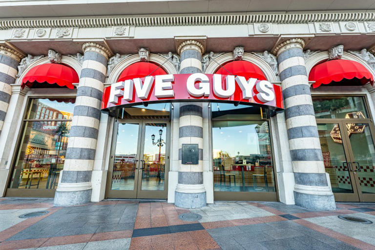 Five Guys goes big on the Las Vegas Strip