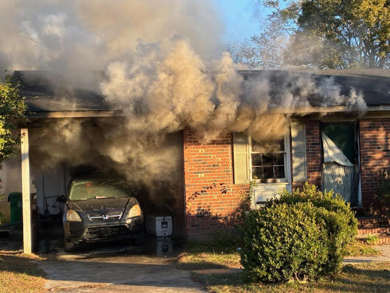 Eight people displaced after Valdosta house fire