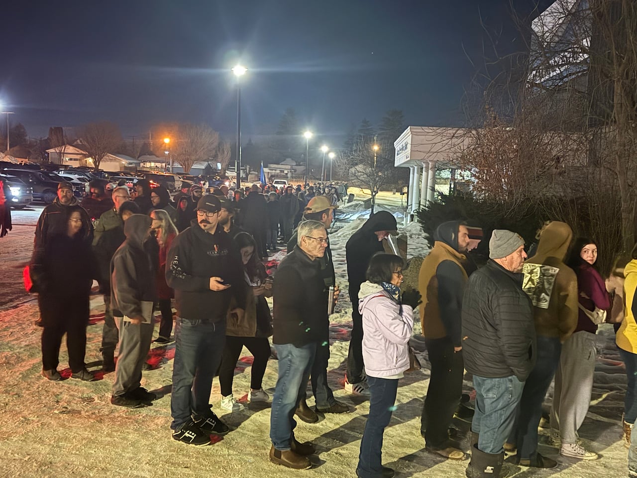 Long lineups in central Alberta to sign petition for province to leave ...