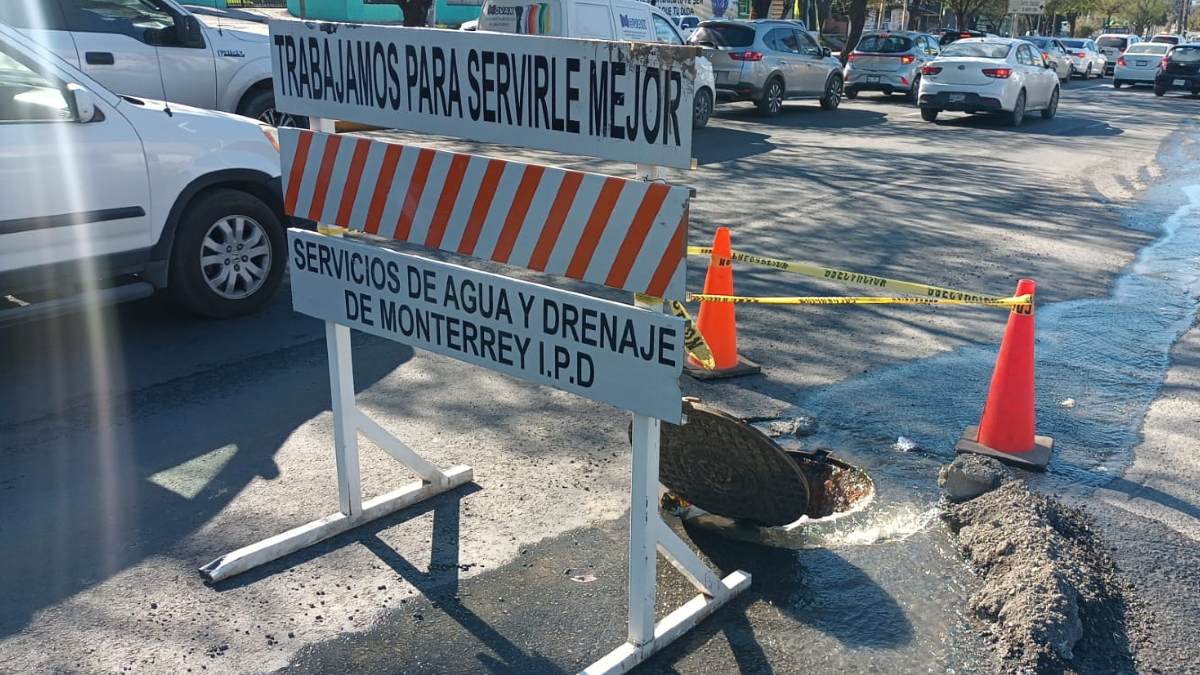 Carril en Eloy Cavazos estará cerrado por mega fuga de agua en ...