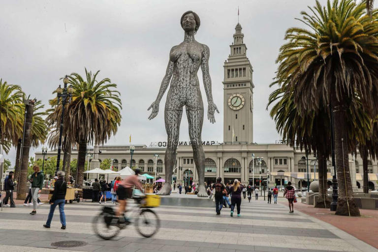 NFL to spotlight local art, host projection show in SF for Super Bowl