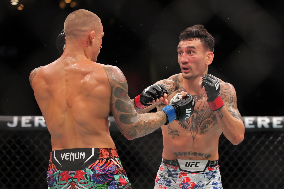 UFC 326 할러웨이-올리베이라, 광전사끼리 대결